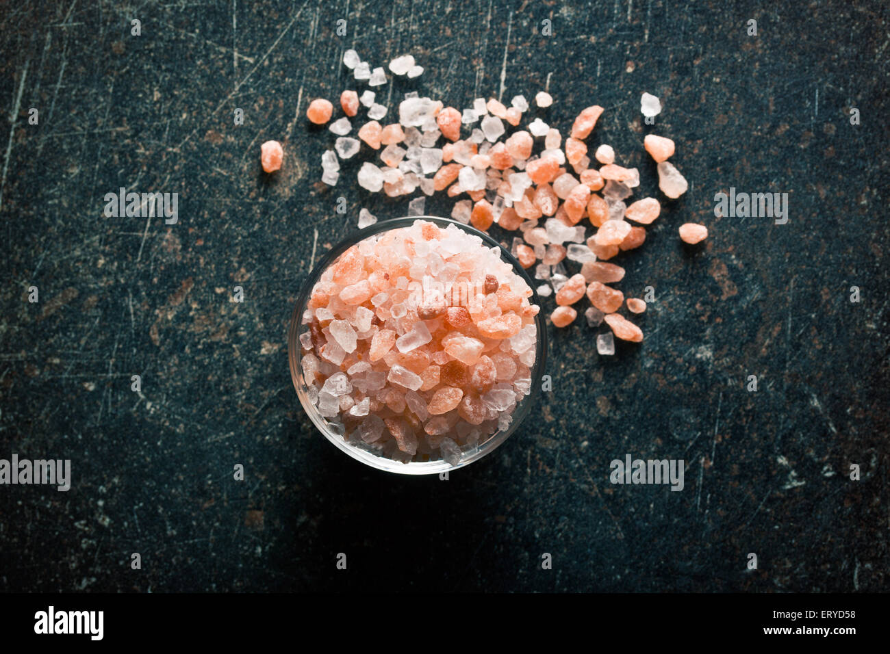 Himalayan salt in bowl on kitchen table Stock Photo - Alamy