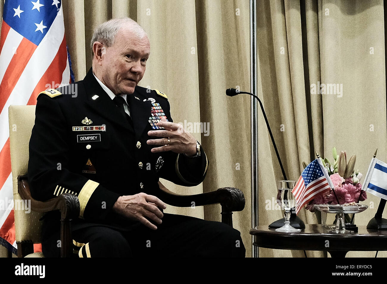 Chairman of the joint chiefs of staff martin e dempsey hi-res stock ...