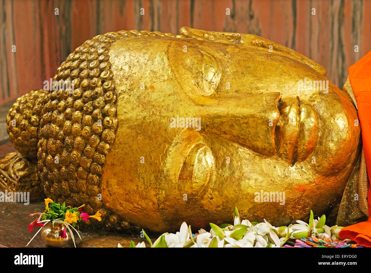 Statue at Lord Buddha's nirwan Mahaparinirvan ; Buddhist site ...