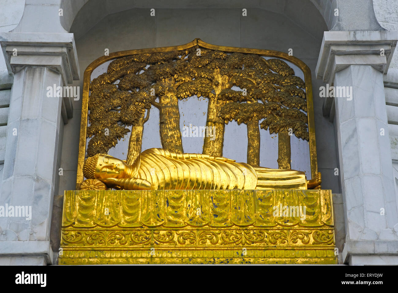 Sleeping buddha statue hi-res stock photography and images - Alamy