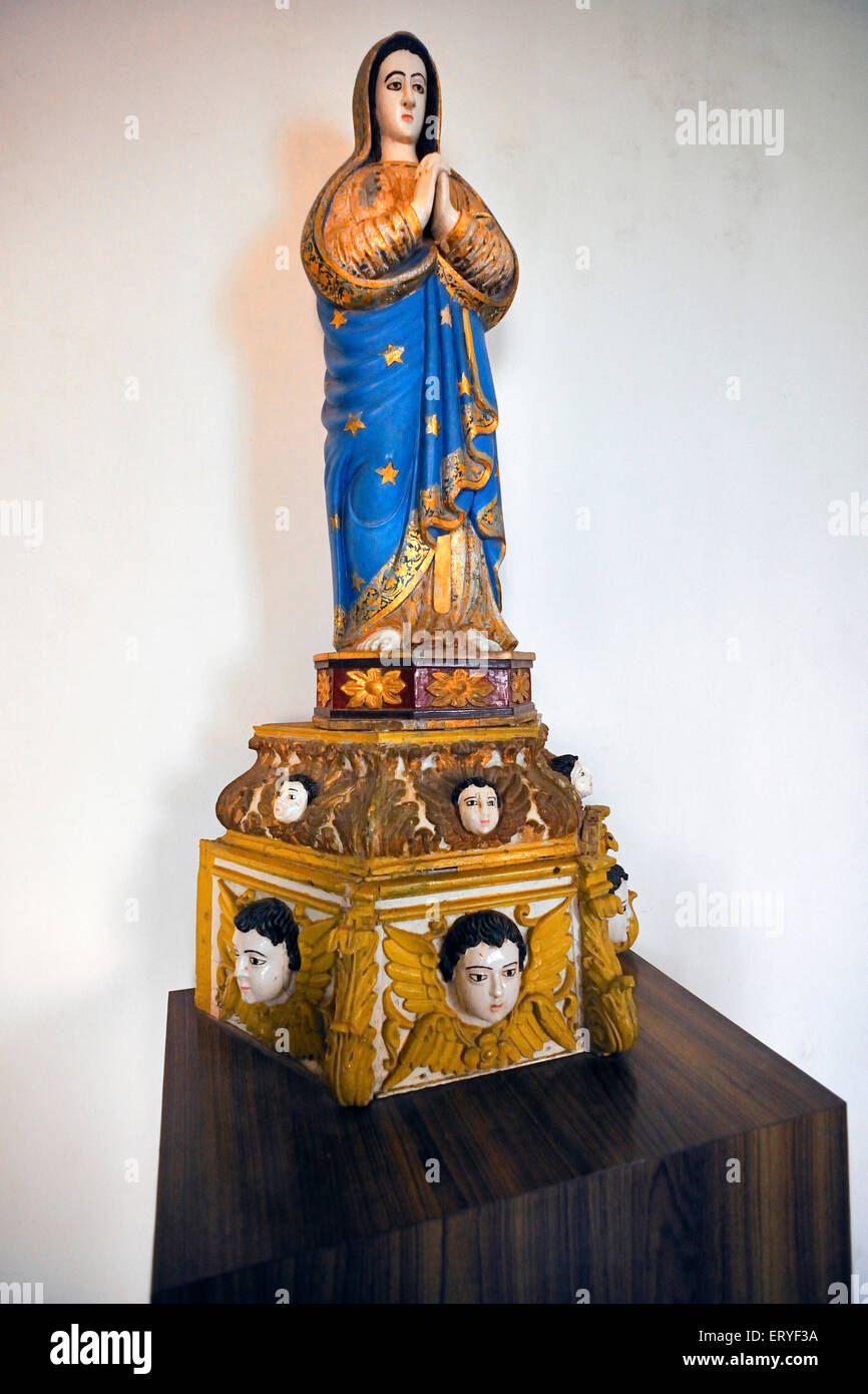 Ancient mother mary statue hi-res stock photography and images - Alamy