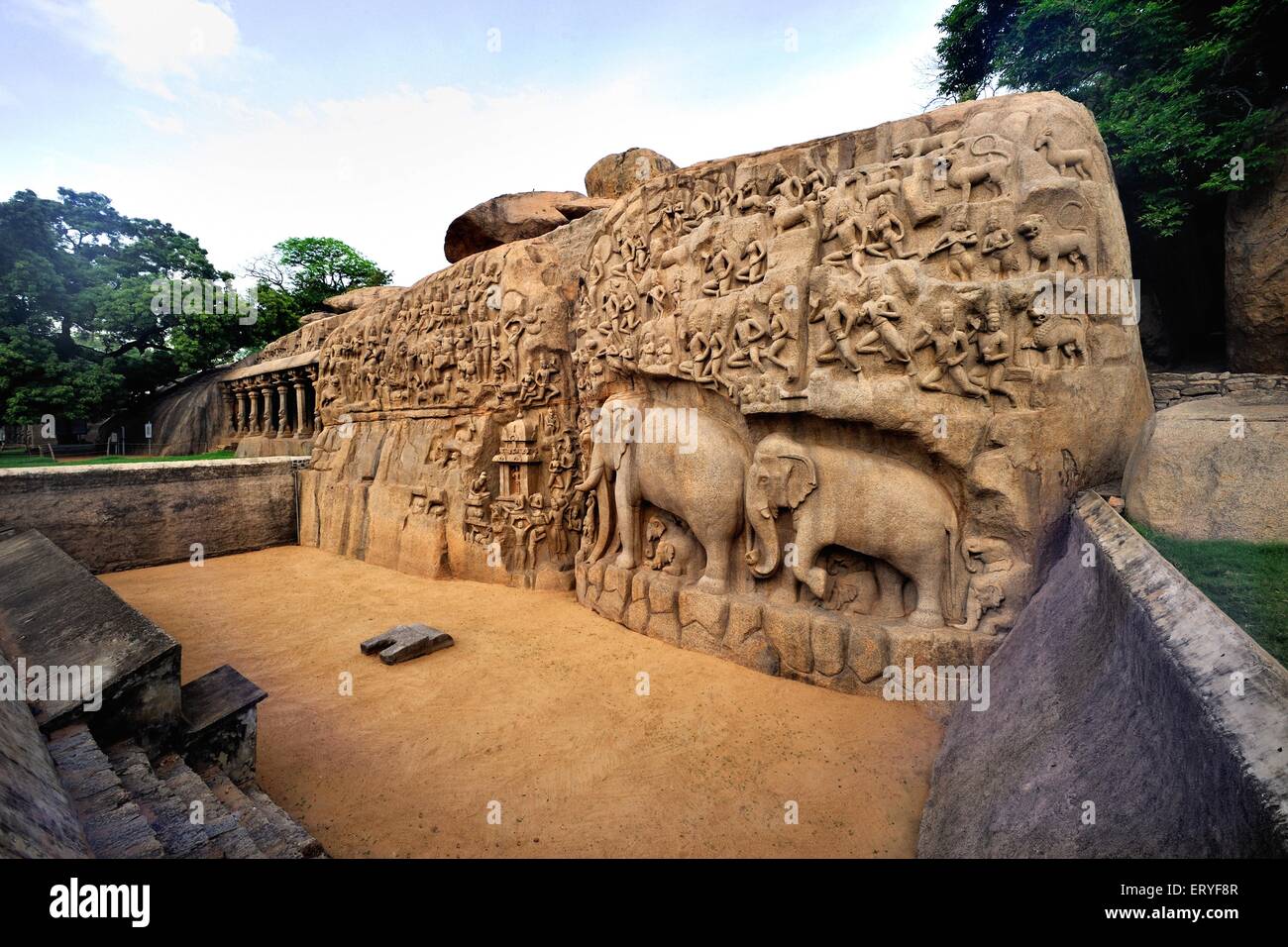 Statue of arjuna hi-res stock photography and images - Alamy