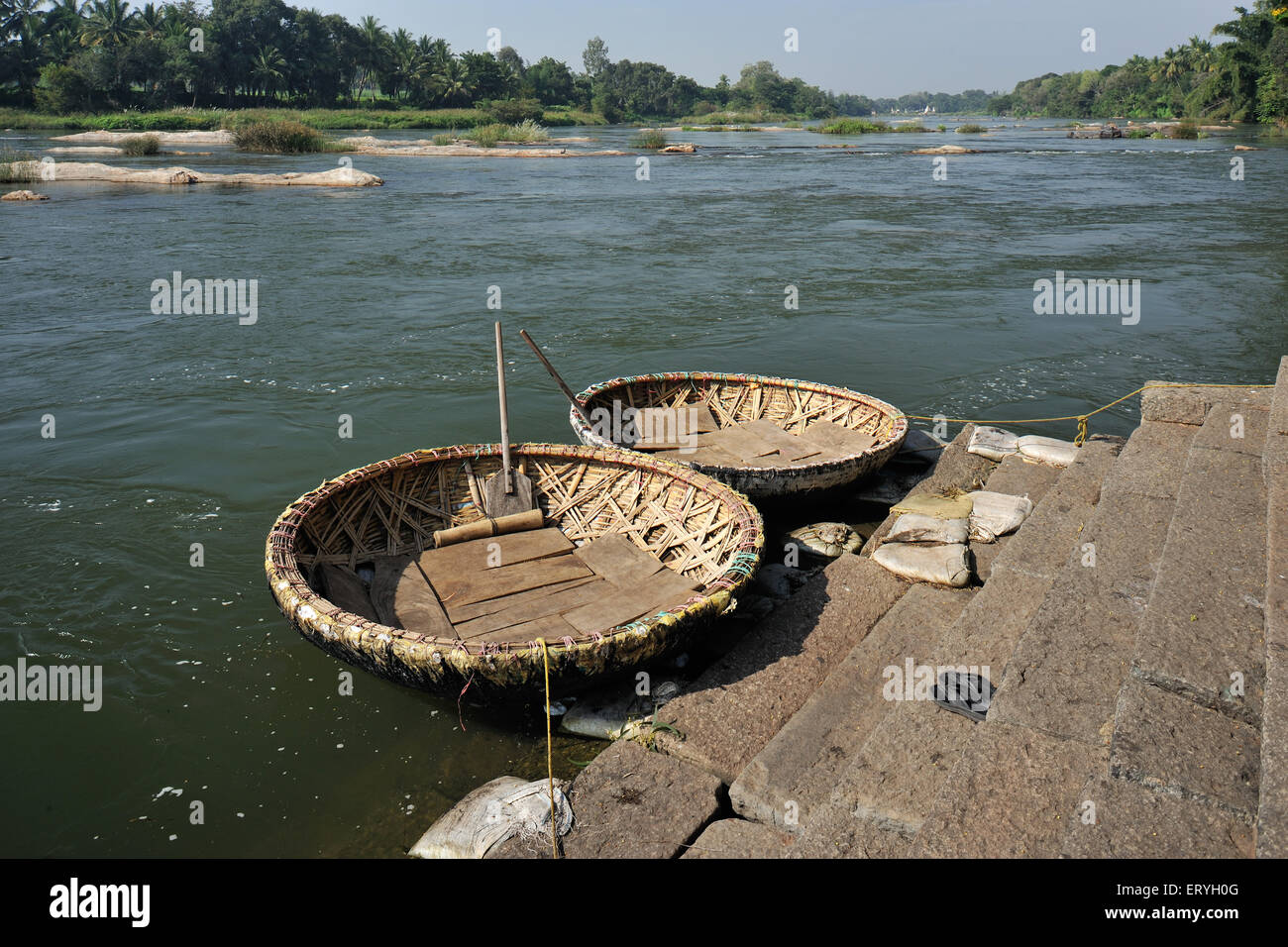 Coracles hi-res stock photography and images - Alamy