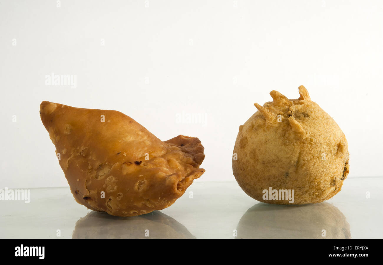 Indian local fosd snack samosa and vada Stock Photo - Alamy
