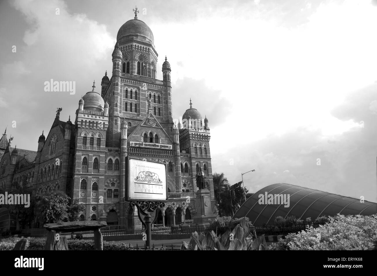 Historical building in mumbai Black and White Stock Photos & Images - Alamy