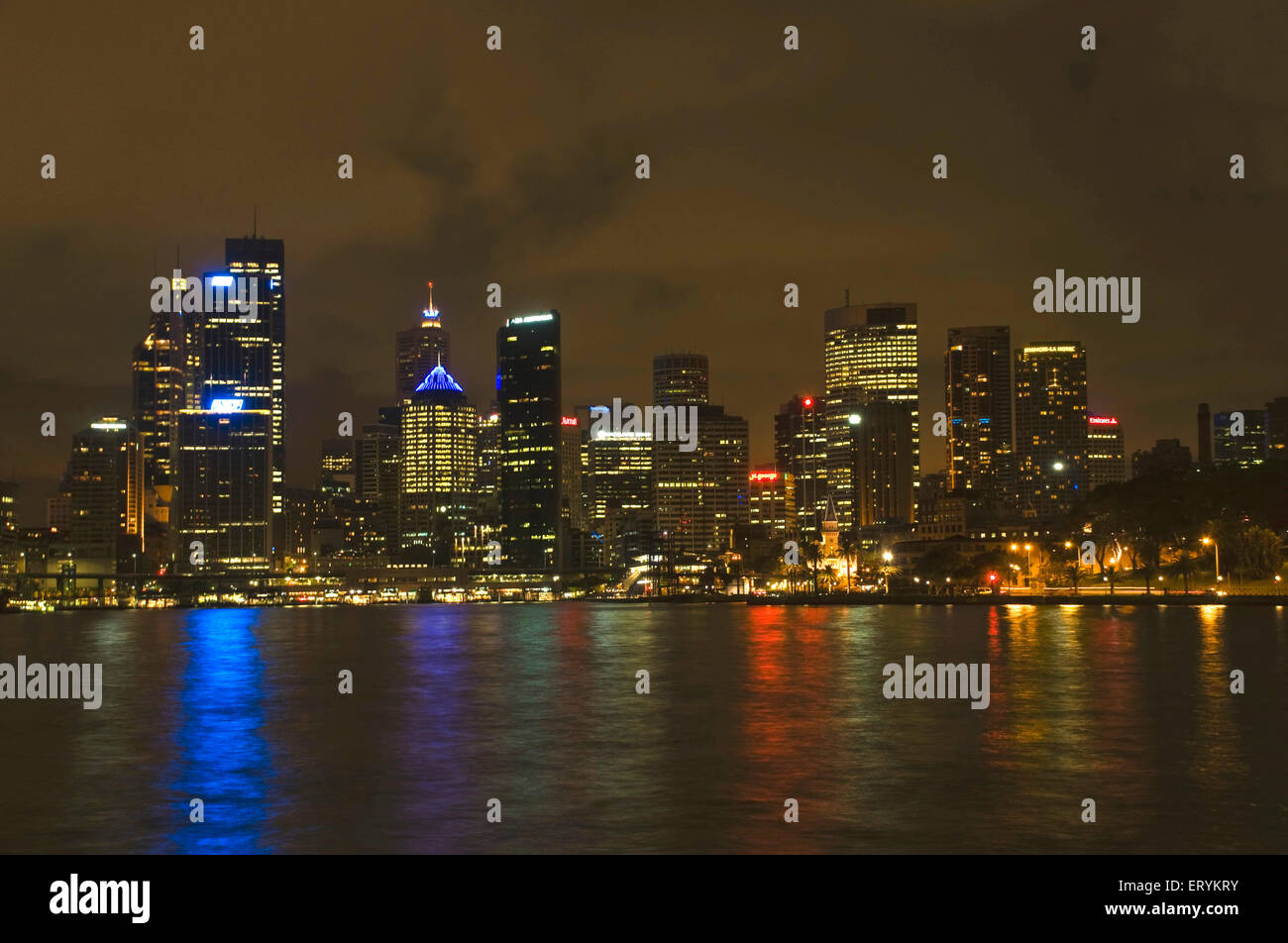 Sydney skyline at night australia hi-res stock photography and images ...
