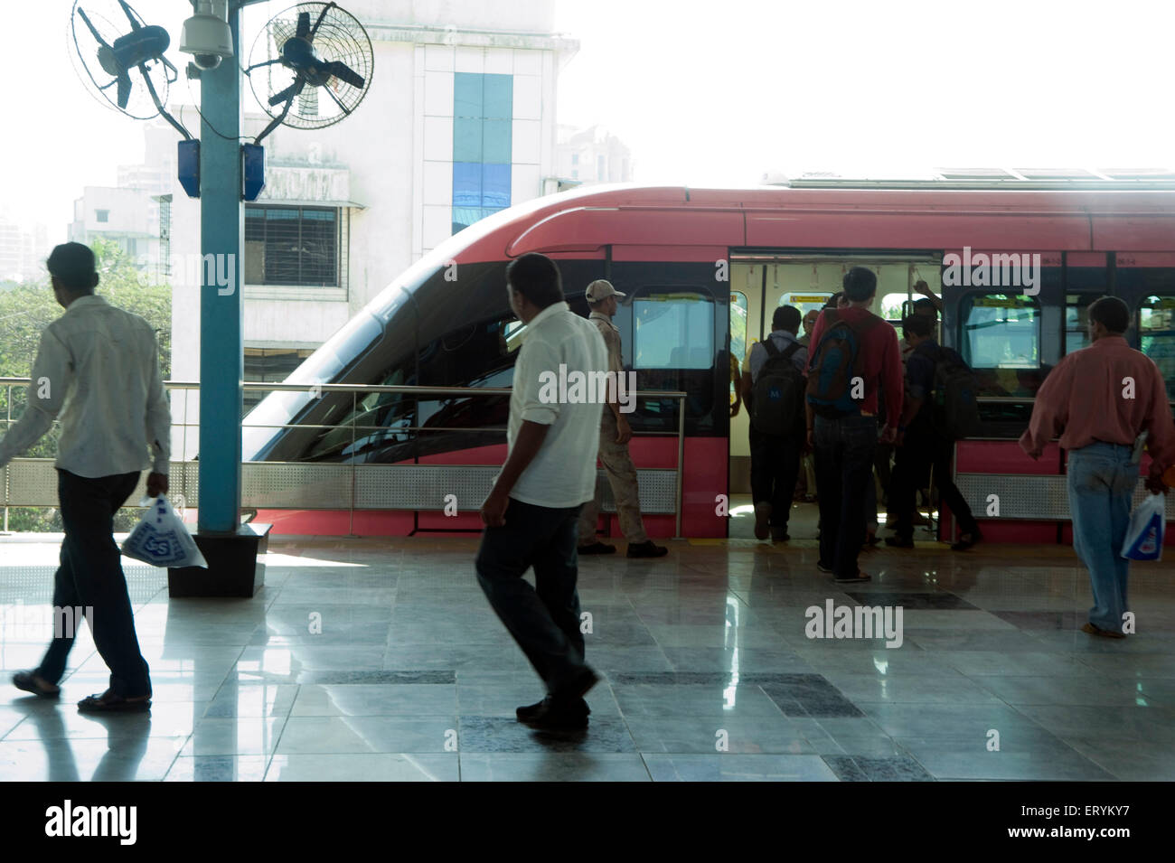 Monorail platform hi-res stock photography and images - Alamy