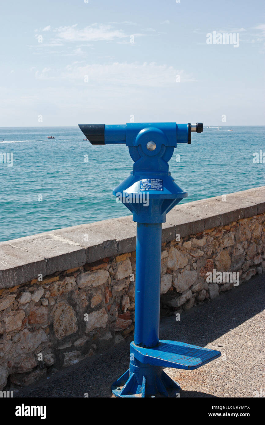 Coin operated telescopes hi-res stock photography and images - Alamy