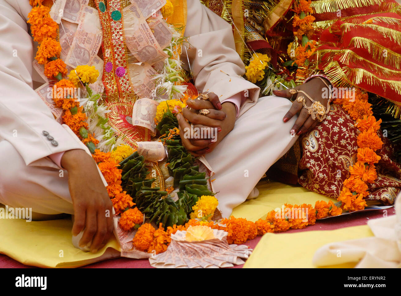 Couples getting married hi-res stock photography and images - Alamy