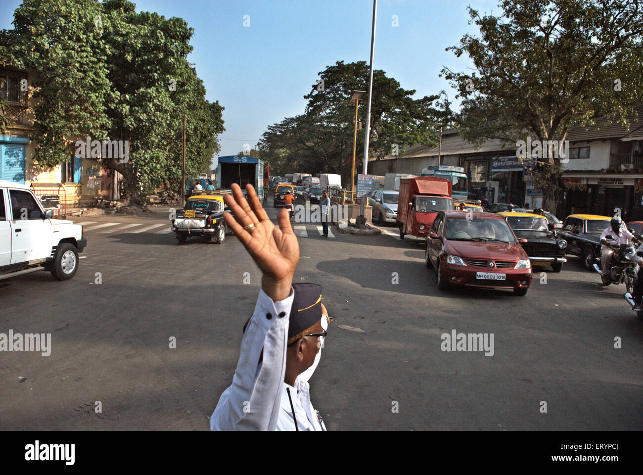 Mumbai traffic police hi-res stock photography and images - Alamy