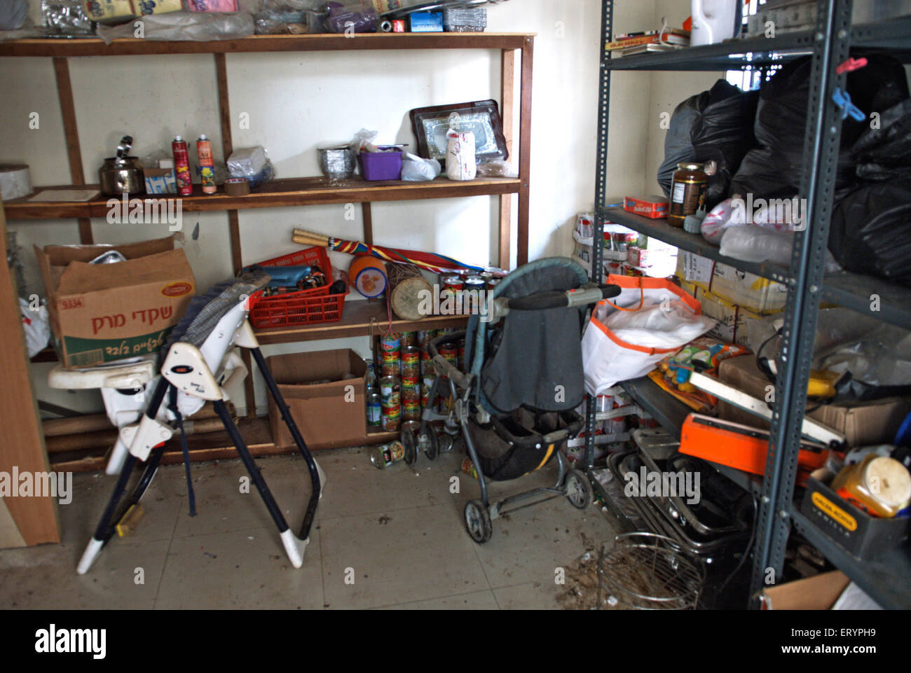 Storageroom hi-res stock photography and images - Alamy