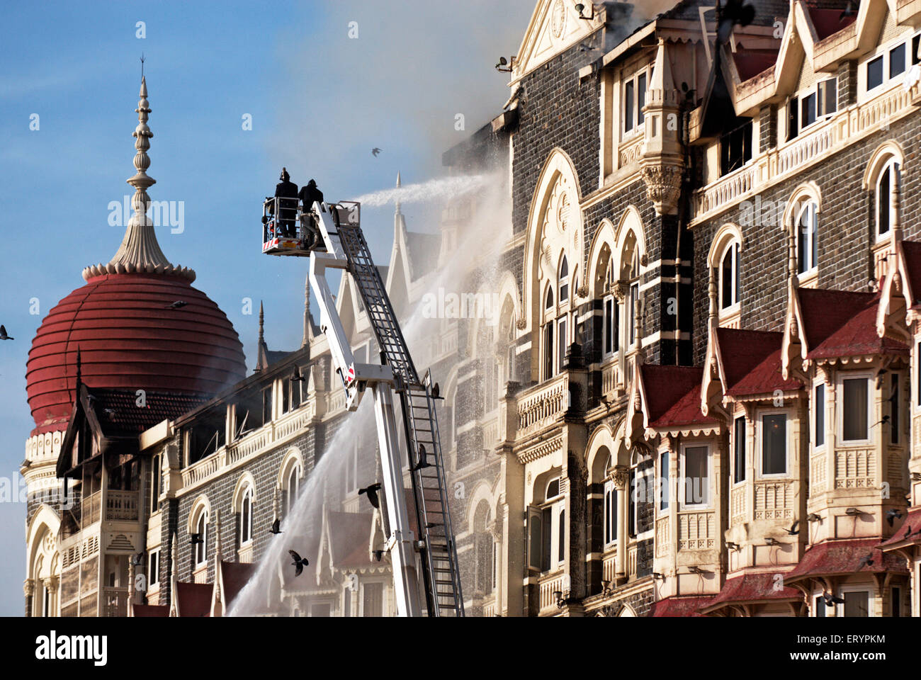 Taj mahal hotel smoke hi-res stock photography and images - Alamy