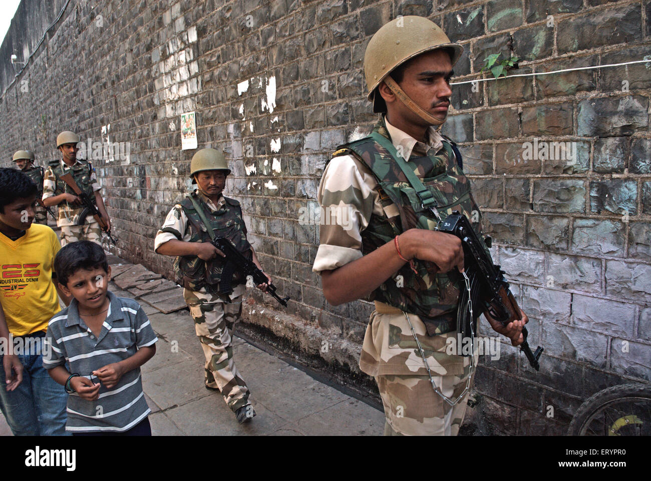 Indo Tibetan border force ITBF commandos at arthur road jail in Bombay ...