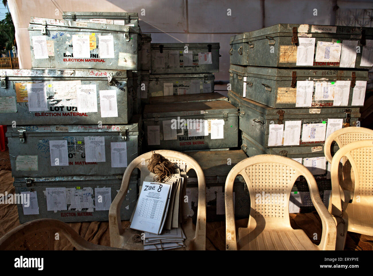 Electronic voting machine india hi-res stock photography and images - Alamy