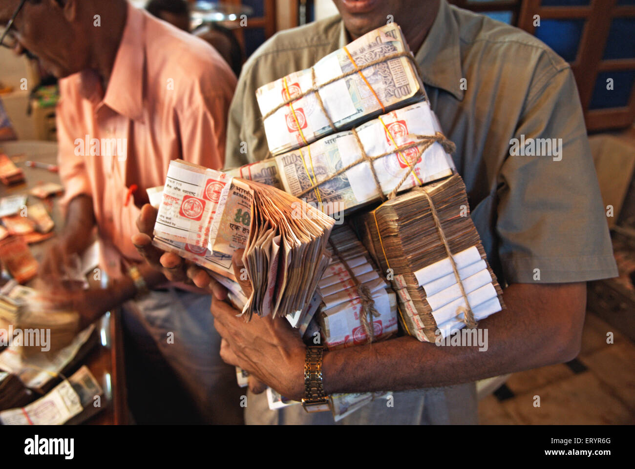 Bundles cash india hi-res stock photography and images - Alamy