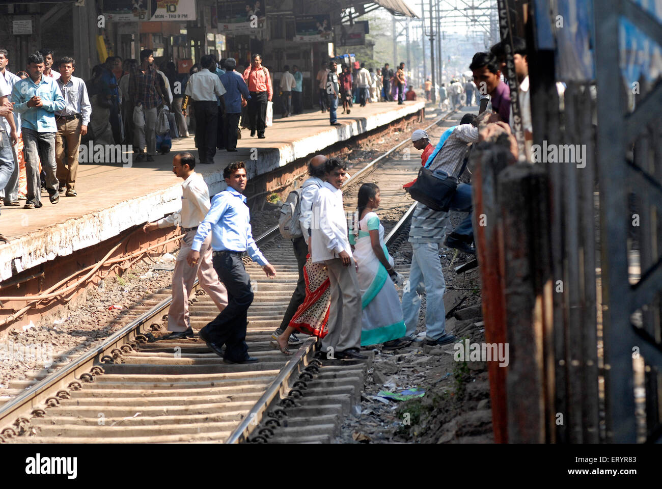 India railway crossing hi-res stock photography and images - Alamy