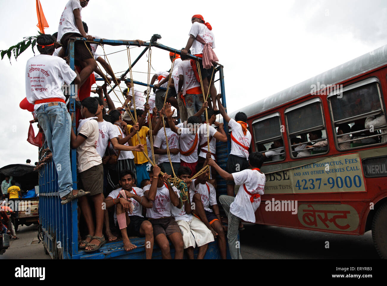 Crowded bus india hi-res stock photography and images - Alamy