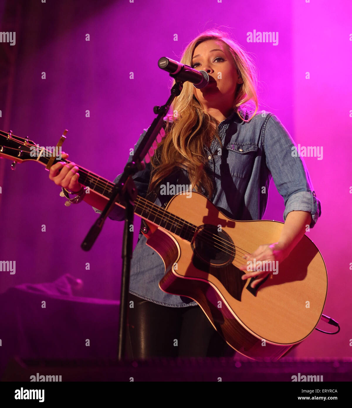 Lady Antebellum, David Nail, and Maddie & Tae Perform at Downtown Las ...