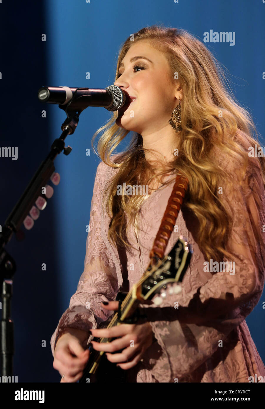 Lady Antebellum, David Nail, and Maddie & Tae Perform at Downtown Las ...