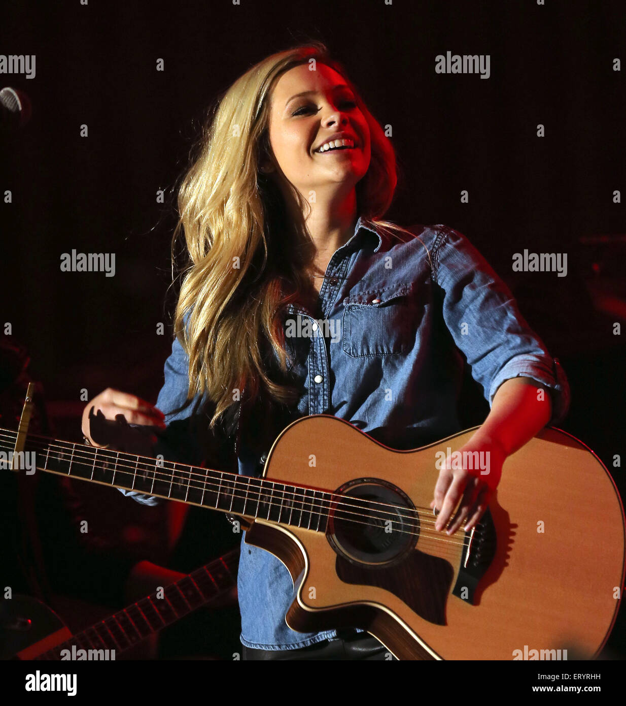 Lady Antebellum, David Nail, and Maddie & Tae Perform at Downtown Las ...