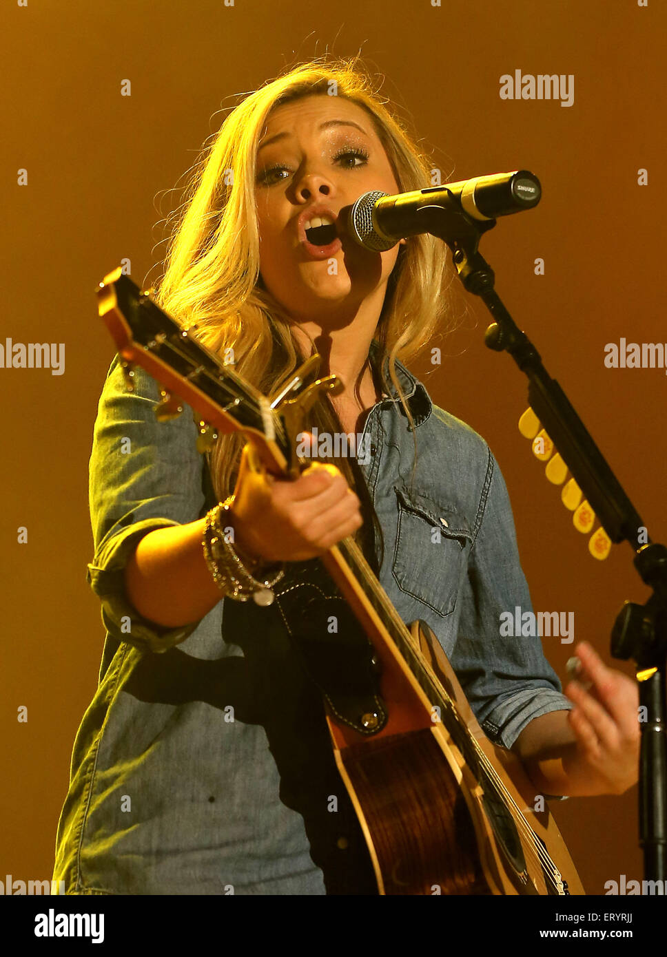 Lady Antebellum, David Nail, and Maddie & Tae Perform at Downtown Las ...