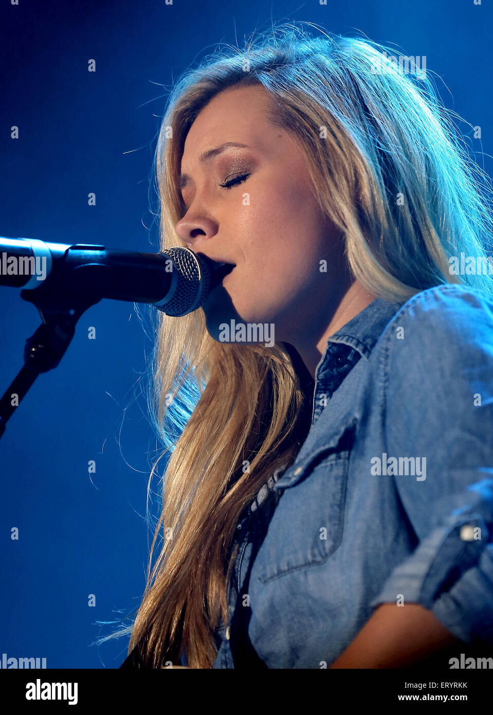 Lady Antebellum, David Nail, and Maddie & Tae Perform at Downtown Las ...