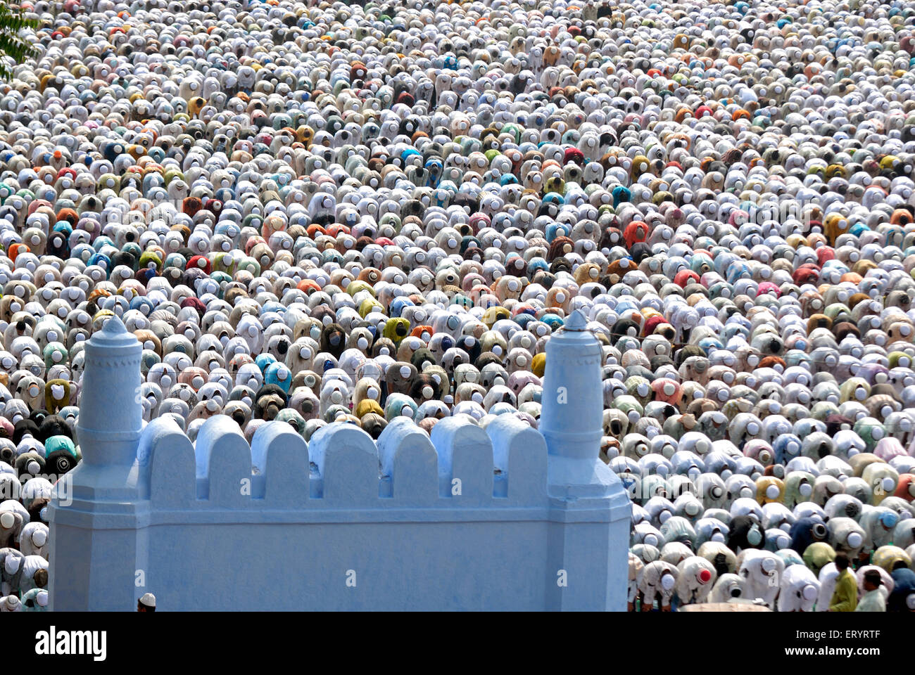 Mass muslims prayer id ul fitr namaz on ramzan id at lashkar e eidgaah ...