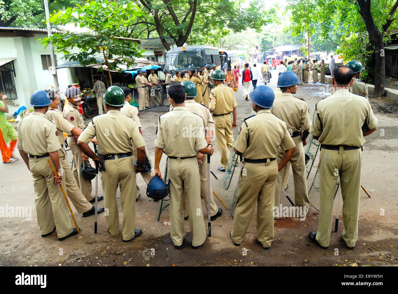 Indian policewoman hi-res stock photography and images - Alamy
