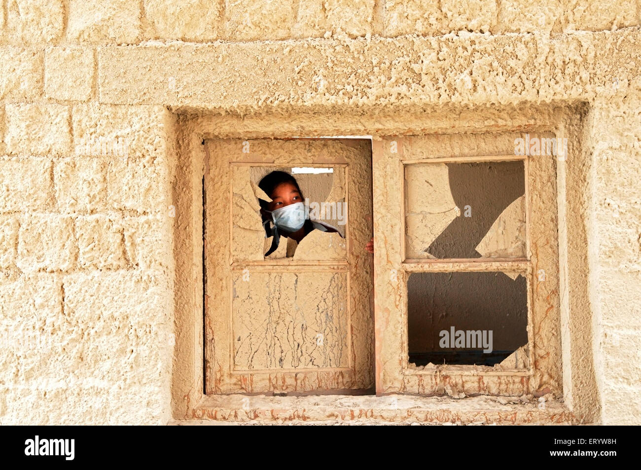 Child peeping window hi-res stock photography and images - Alamy