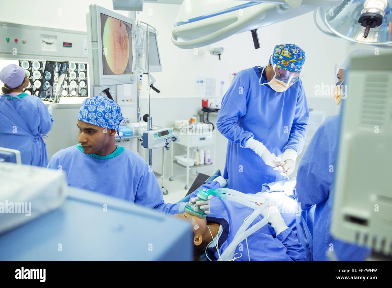 Surgery hi-res stock photography and images - Alamy