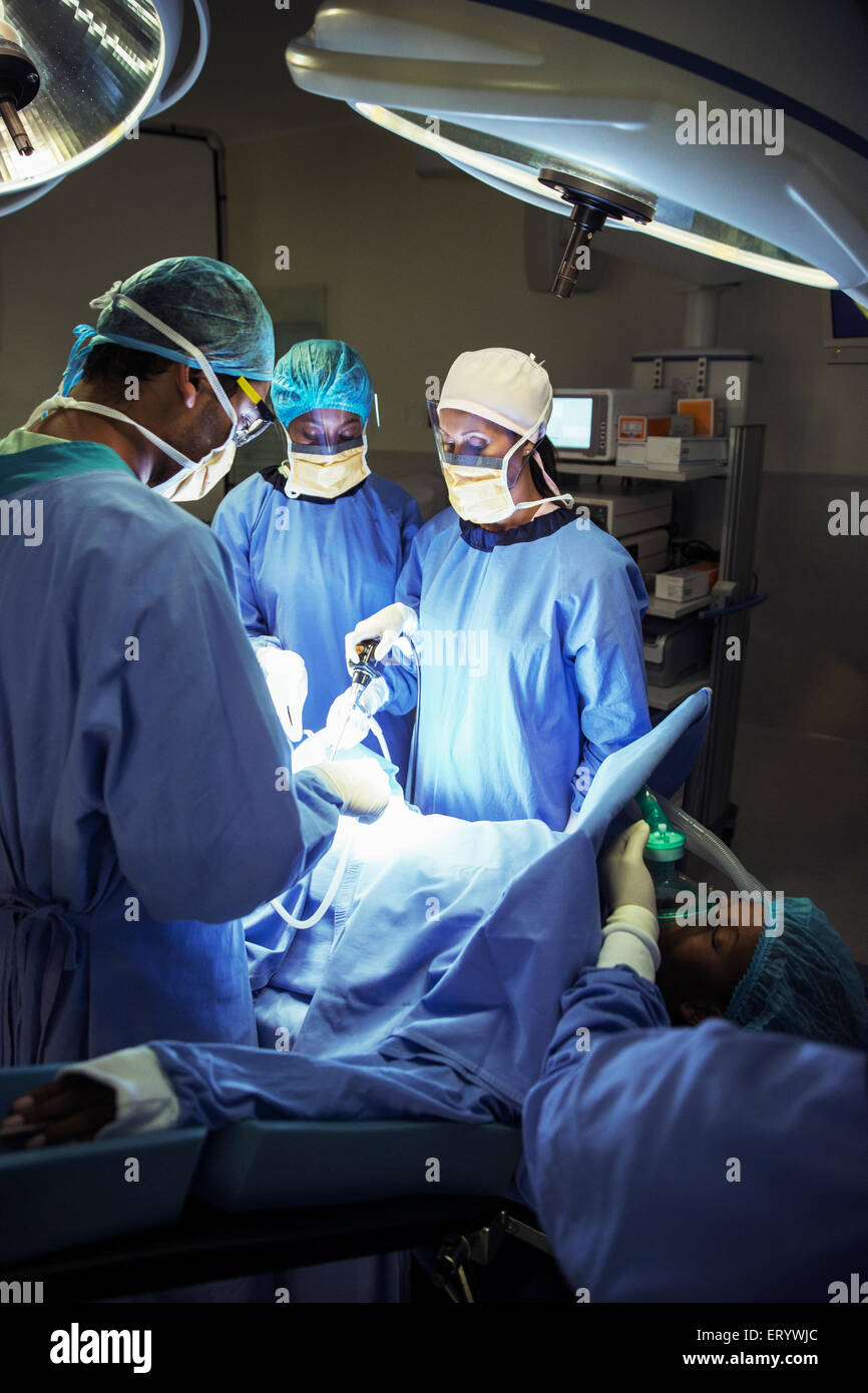 Surgeons performing surgery in operating room Stock Photo - Alamy