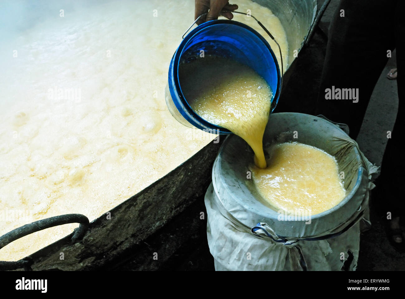 Indian jaggery production hi-res stock photography and images - Alamy