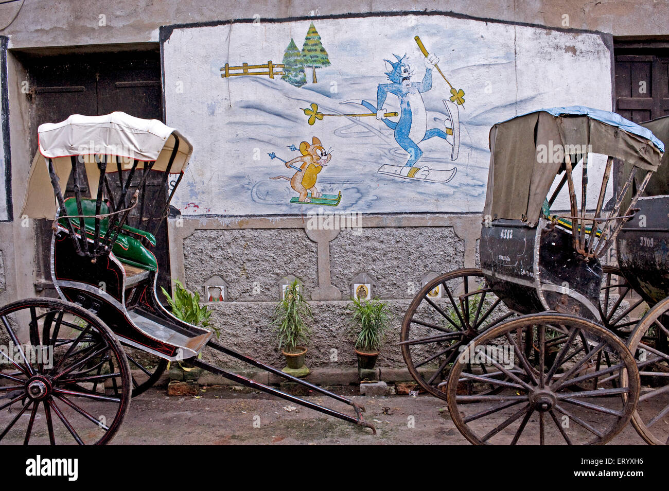 Hand pulled carts hi-res stock photography and images - Alamy