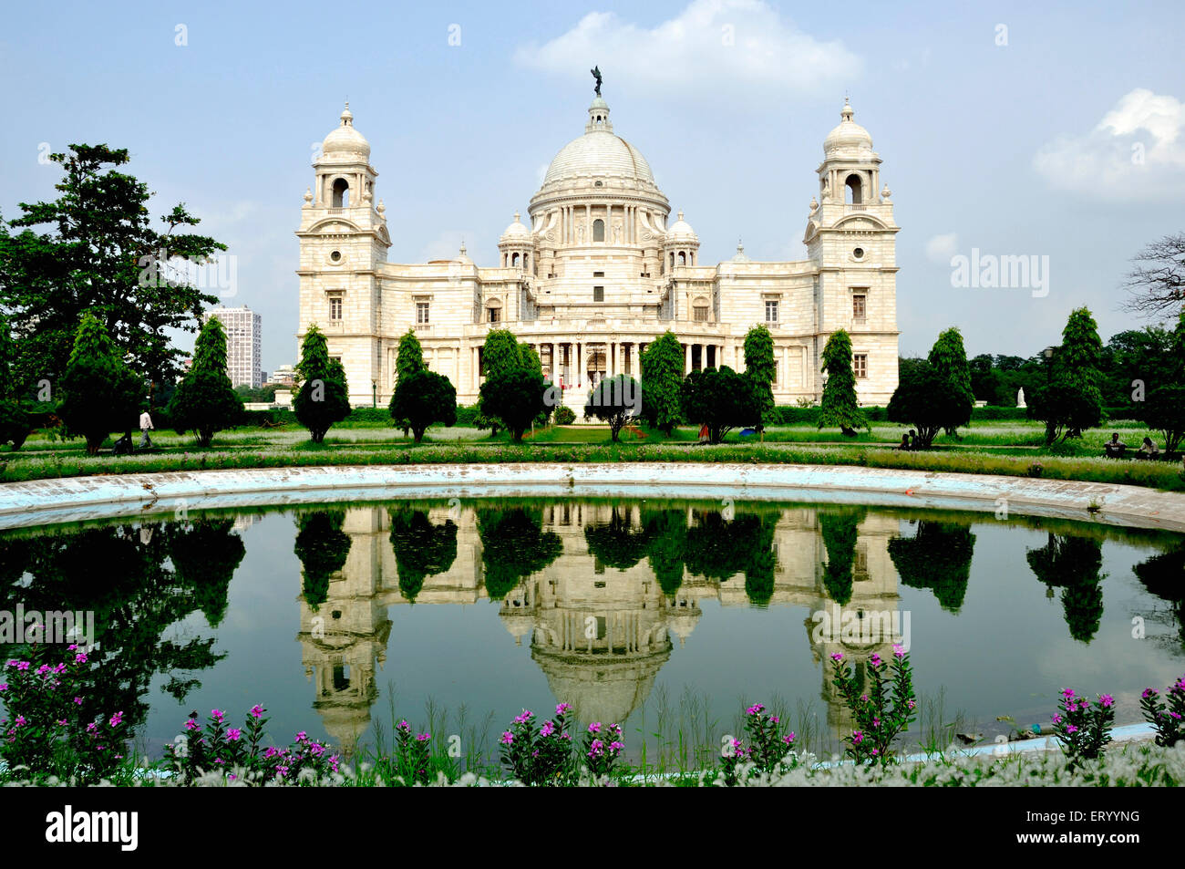 Victoria memorial calcutta statue hi-res stock photography and images ...