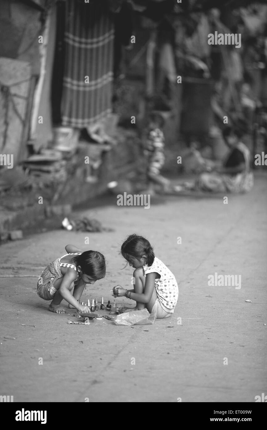 Dharavi slum people Black and White Stock Photos & Images - Alamy