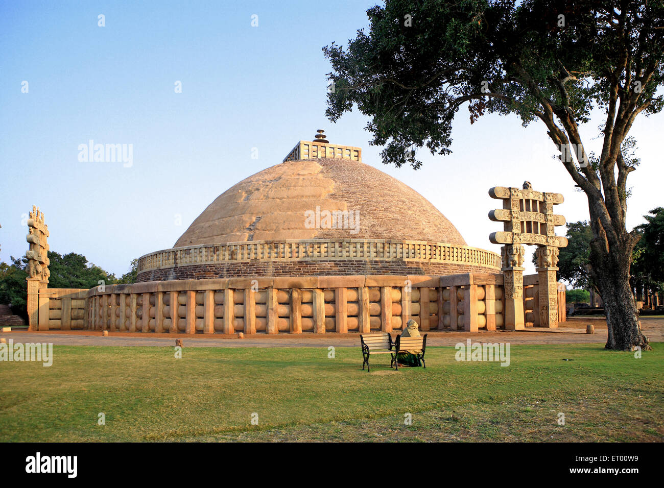 Sanchi gate hi-res stock photography and images - Alamy