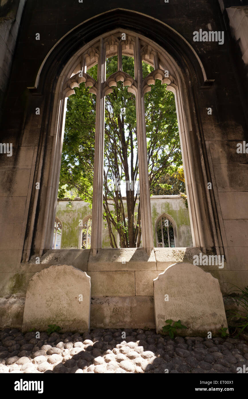 The ruins of St Dunstan's in the East. St Dunstan's Hill, City of ...