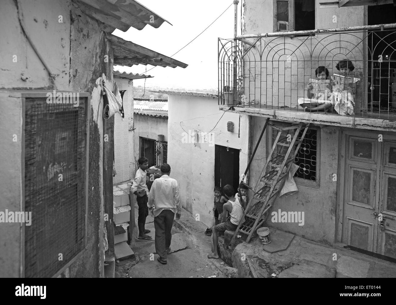 Mumbai slum lane hi-res stock photography and images - Alamy
