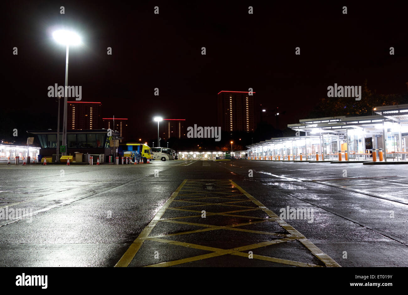 Bus station night hi-res stock photography and images - Alamy