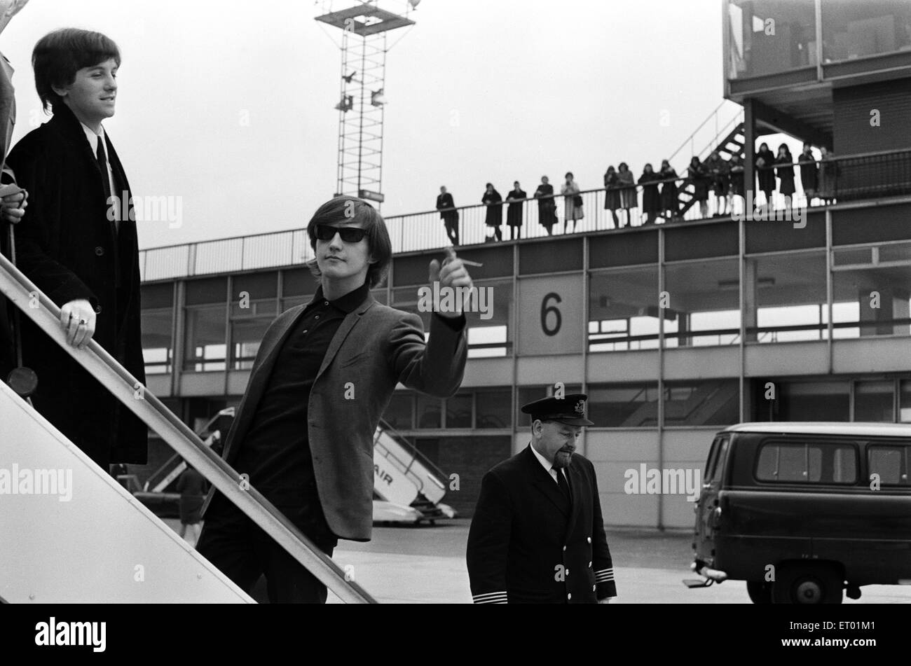 Wayne Fontana with The Mindbenders, boarding a plane, 21st April 1965 ...
