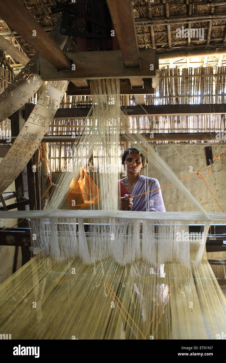 Handloom workers hi-res stock photography and images - Alamy