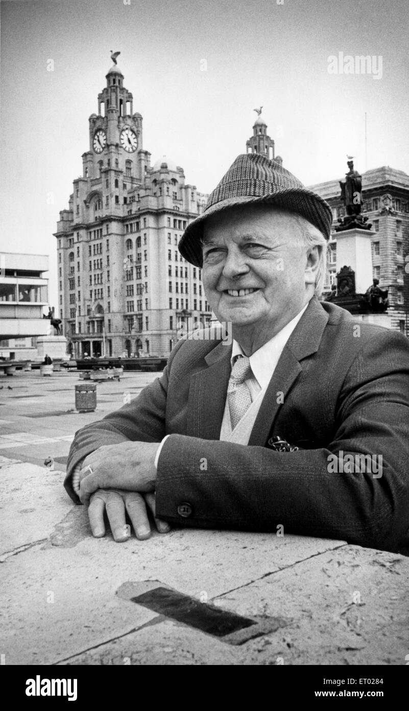 Liverpool Echo writer George Harrison who followed The Beatles on tour ...