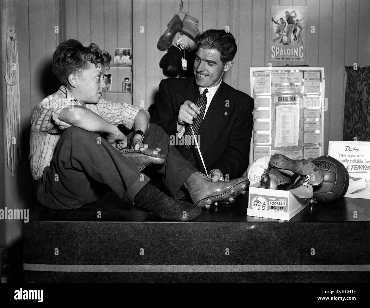 Charlton athletic goalkeeper sam bartram hi-res stock photography and ...