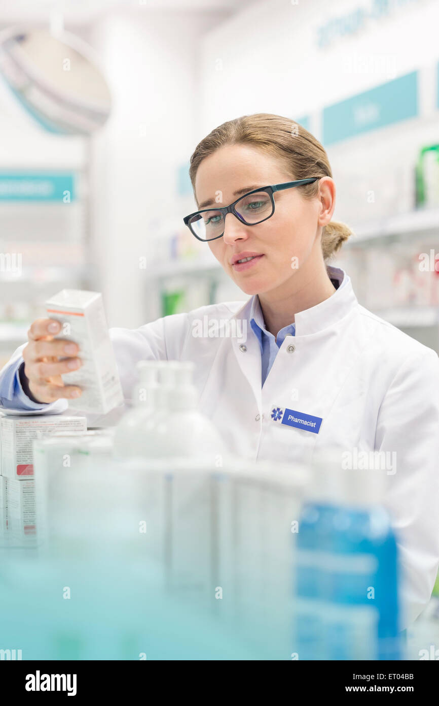 Reading label hi-res stock photography and images - Alamy
