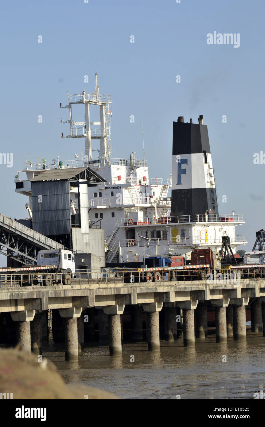 India oil tanker hi-res stock photography and images - Alamy