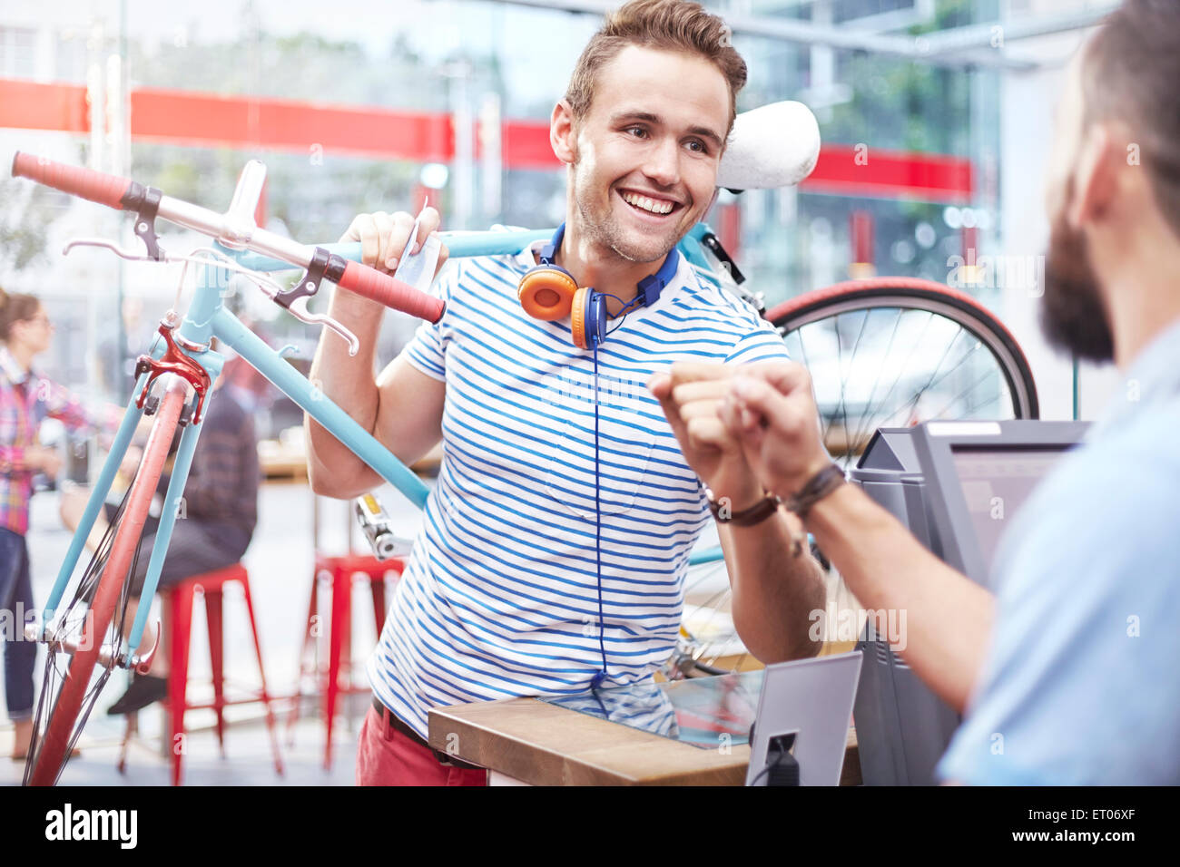Man and bumping head hi-res stock photography and images - Alamy