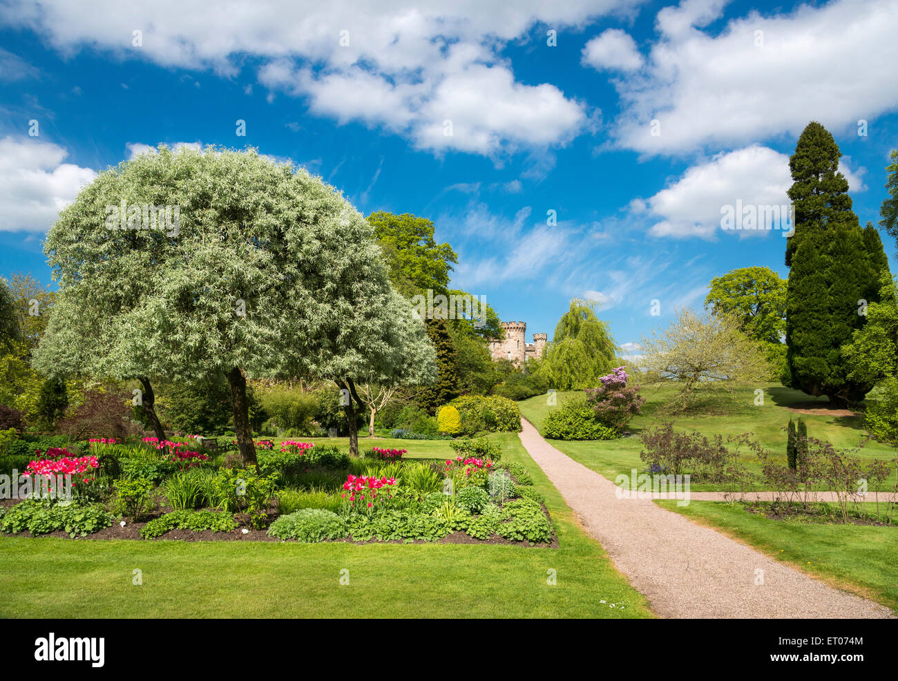 Spring trees castle gardens hi-res stock photography and images - Alamy