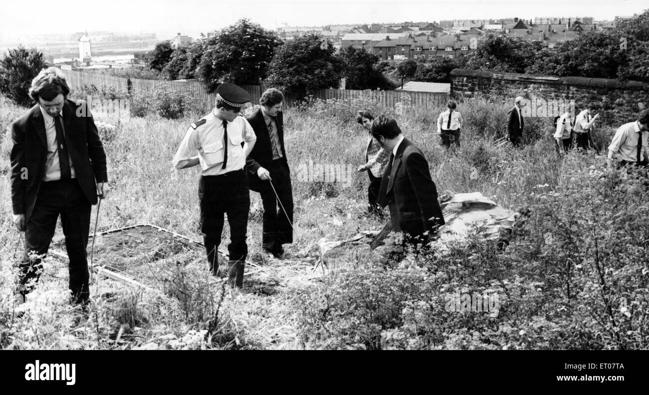 Detectives and uniformed police search grass and bushes for clues near ...