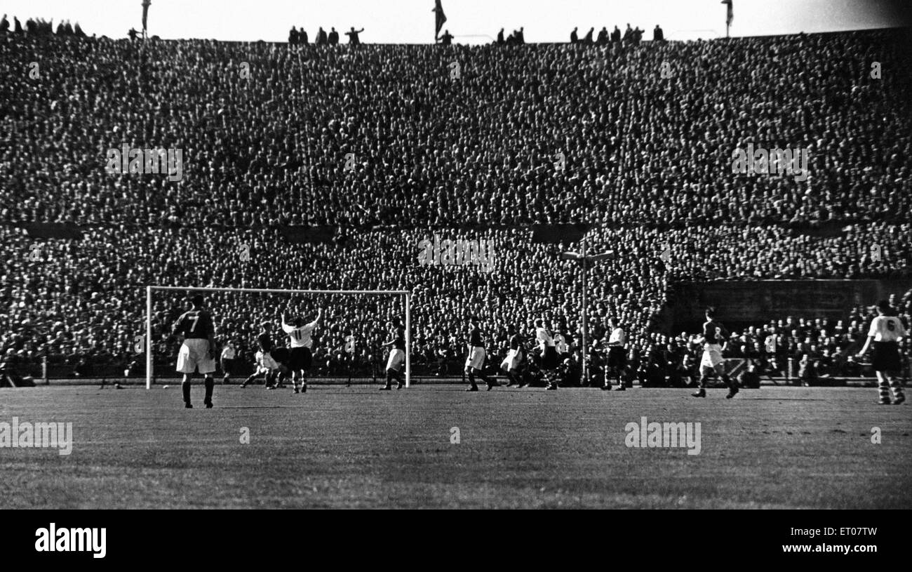 FA Cup Final at Wembley Stadium. Charlton Athletic 1 v Burnley 0. Duffy ...