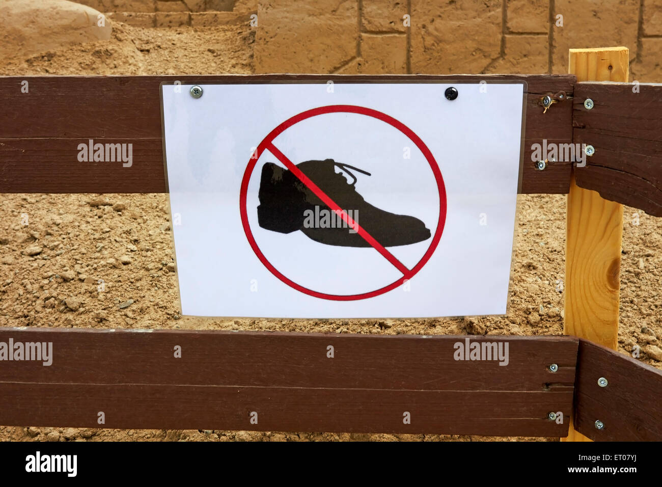 No shoe sign hi-res stock photography and images - Alamy